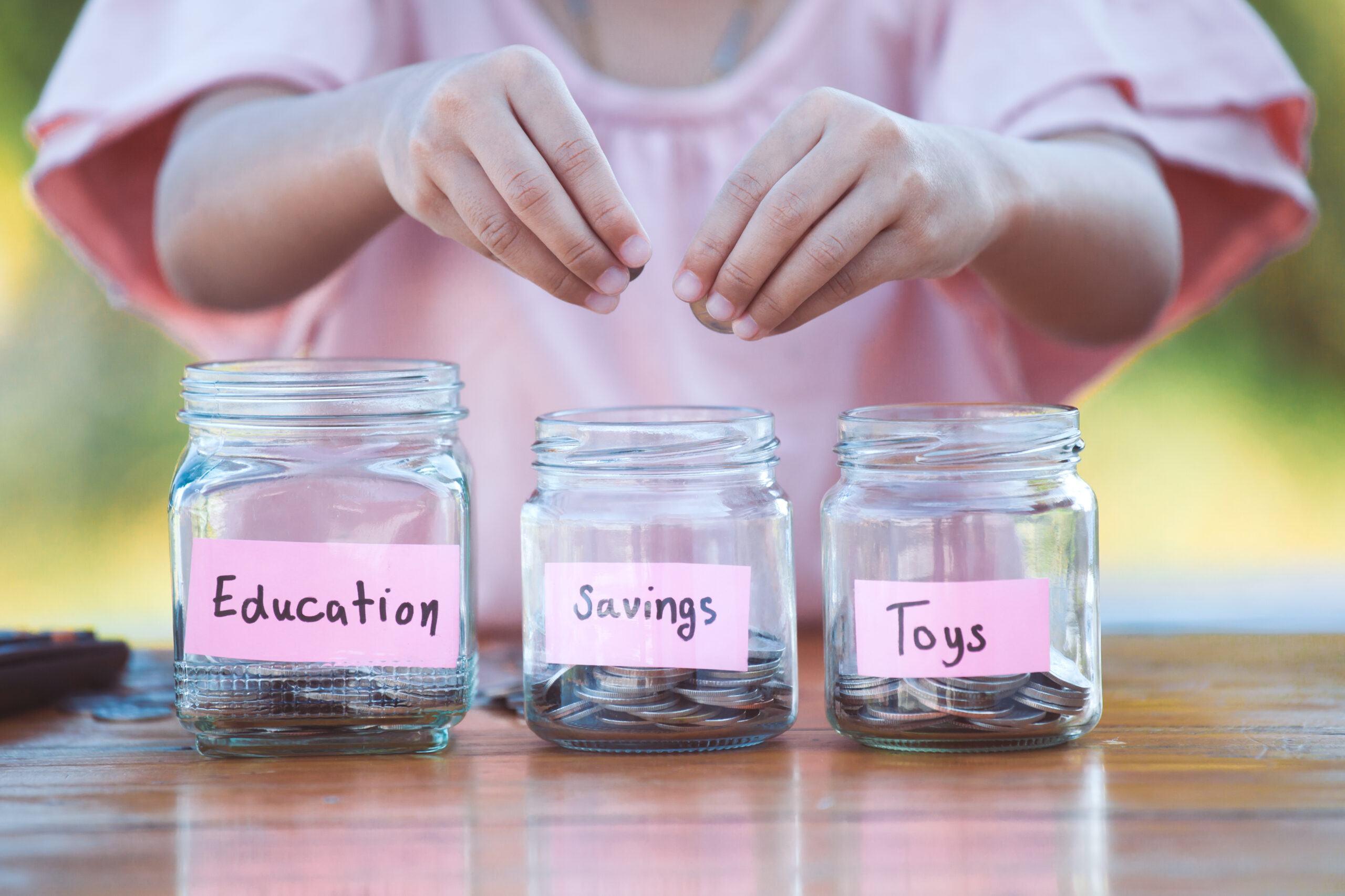 The Top Money Lessons to Teach Your Kids Now! - Motherhood Defined